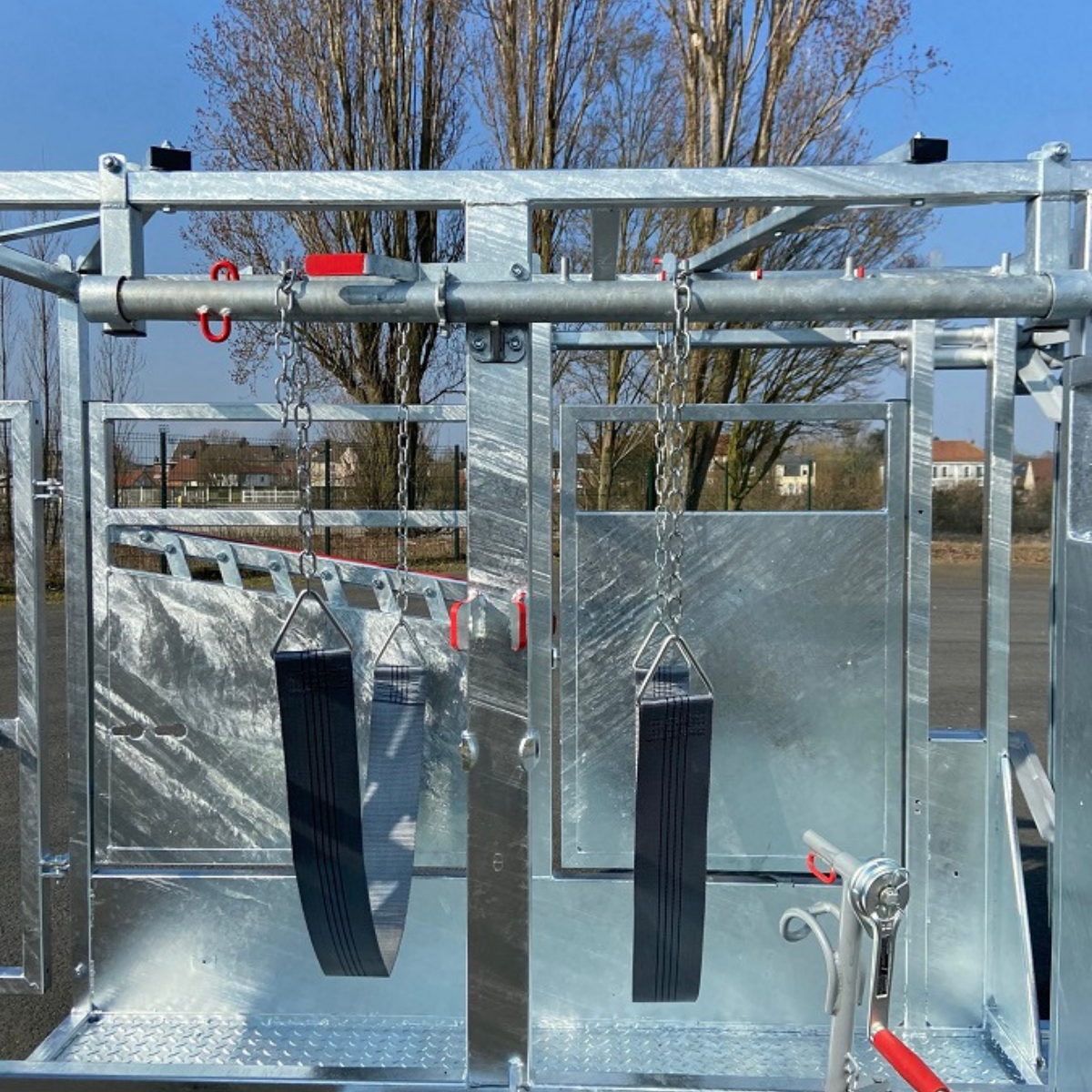 Maréchalle PM2400 cage options – galvanization, trimming, self-locking door