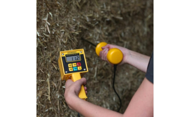 Forage probe: measuring the moisture and temperature of hay